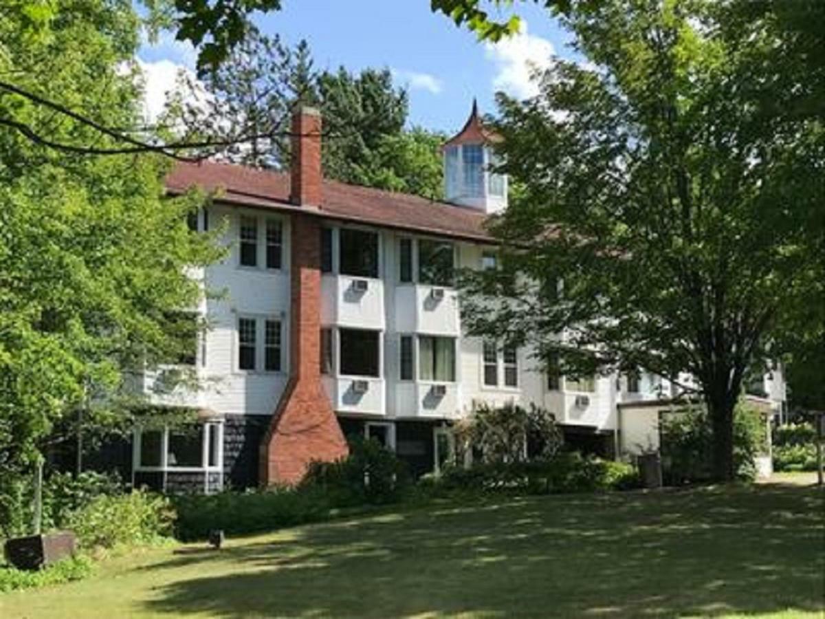 CLEVELANDS HOUSE RESORT MUSKOKA | ⋆⋆⋆ | MINETT, CANADA | SEASON DEALS ...